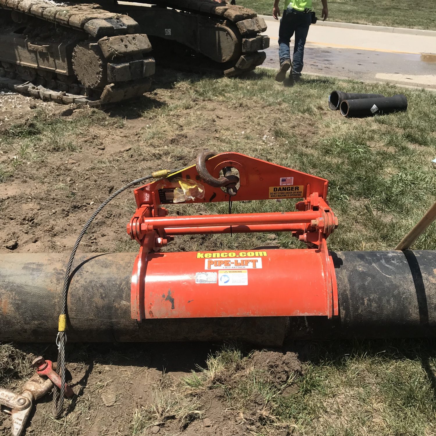 Pipe Lift Photos & Video | Concrete Pipe Lifting Hooks | Kenco