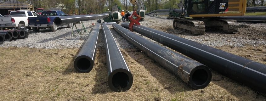 Kenco's Pipe Lifting Attachment Helps Move HDPE Gas Pipeline