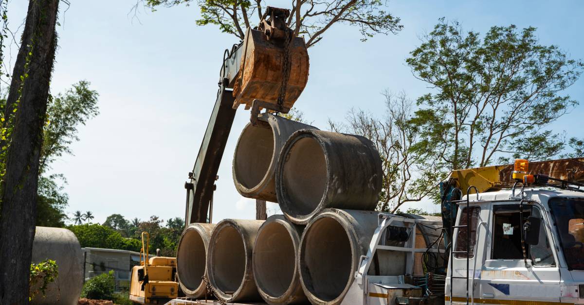 4 Advantages of Using C-Hook Pipe Lifters for Heavy Loads